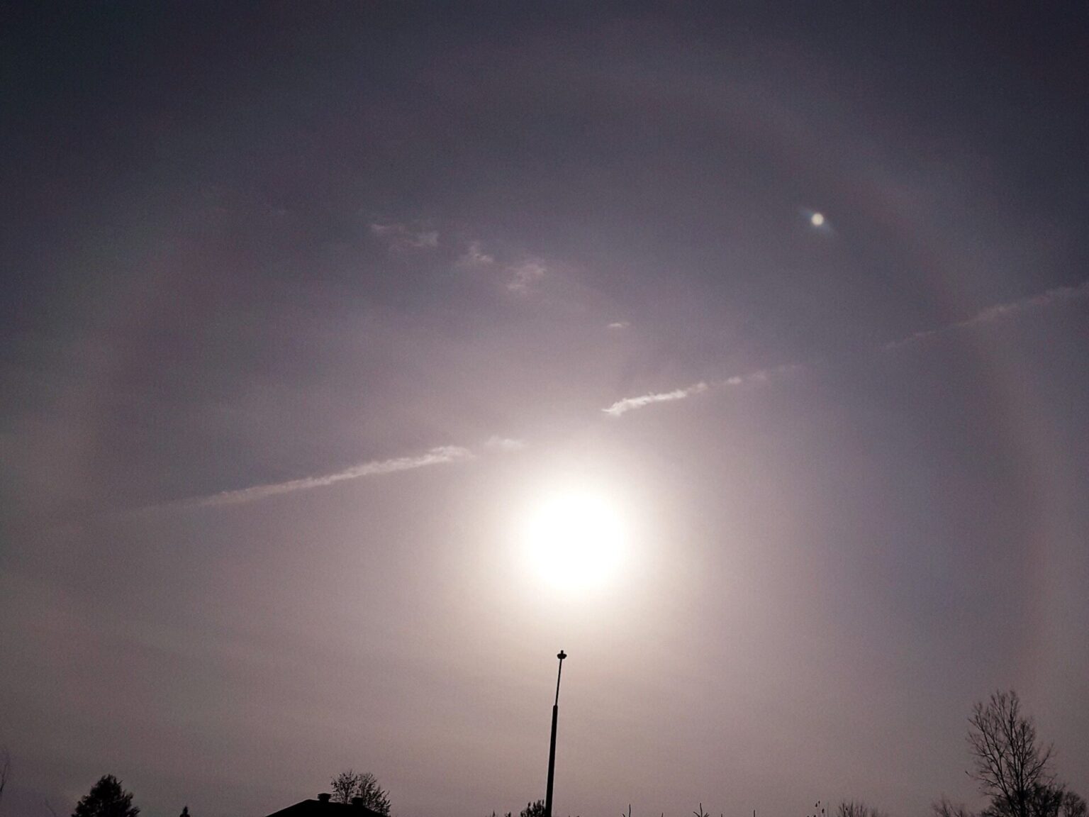What Causes A Halo Around The Sun? The Science Of Sun Halos And Sundogs ...